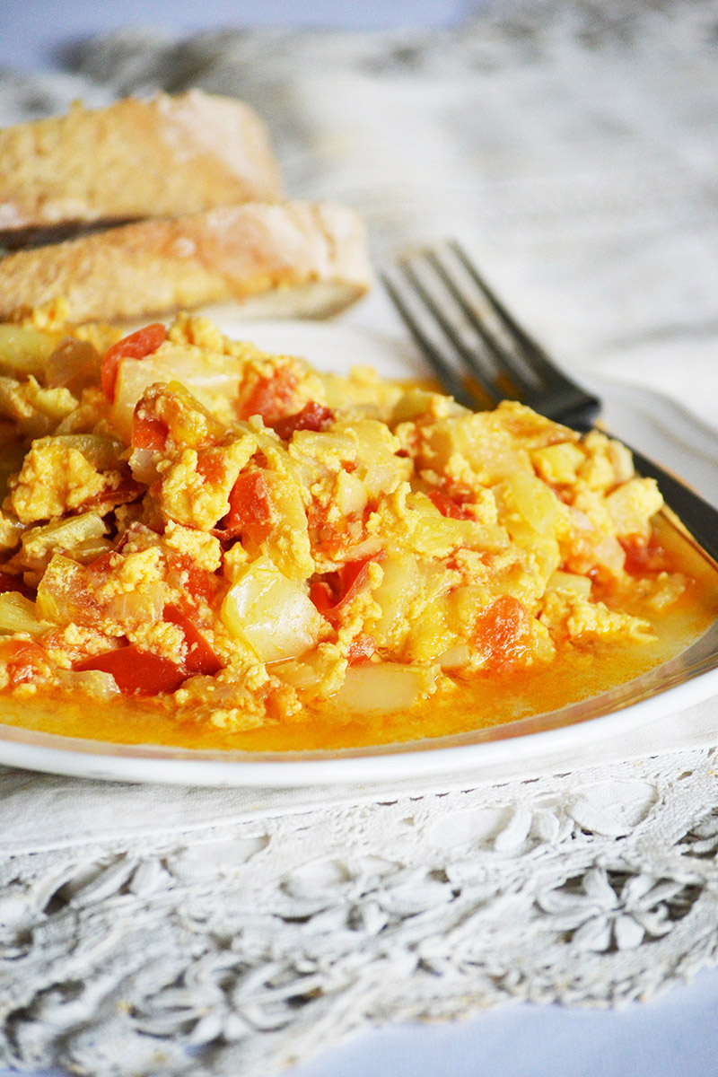 Hungarian Lecsó with egg (without meat) | MYREILLE RECIPES